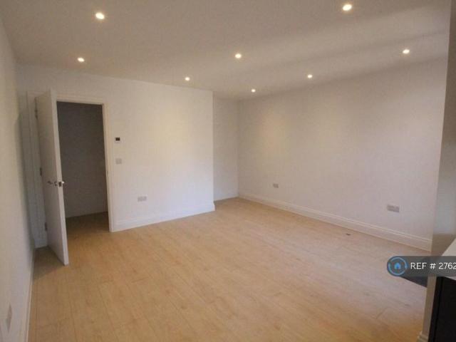 4 bedroom terraced house to rent