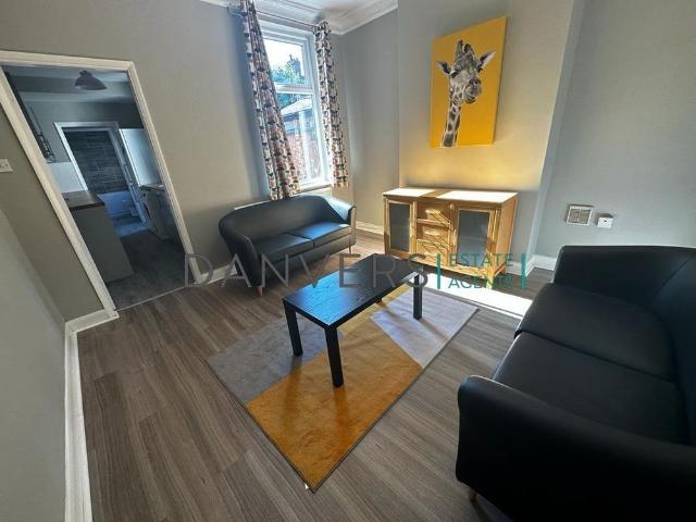 4 bedroom terraced house to rent