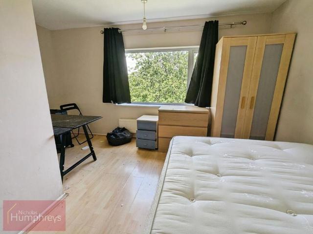 4 bedroom terraced house to rent