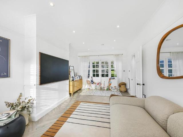 4 bedroom terraced house to rent