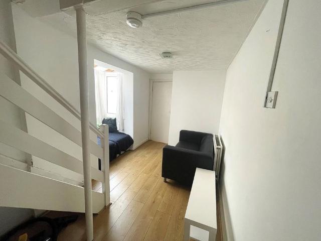 4 bedroom terraced house to rent
