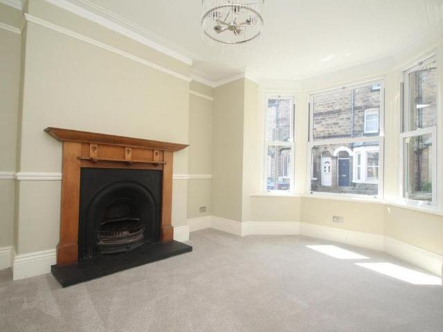 4 bedroom terraced house to rent
