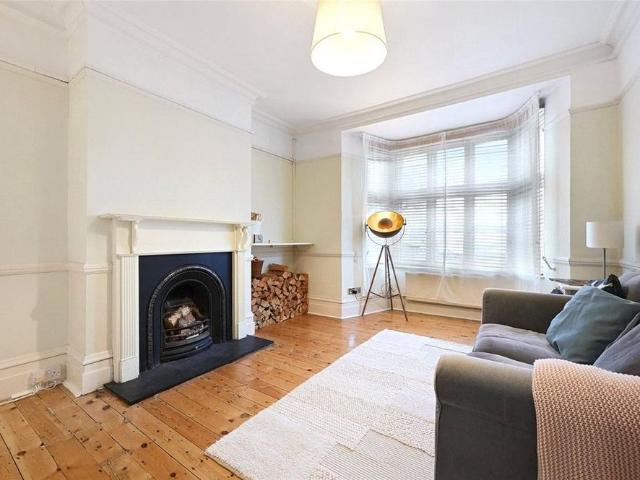4 bedroom terraced house to rent