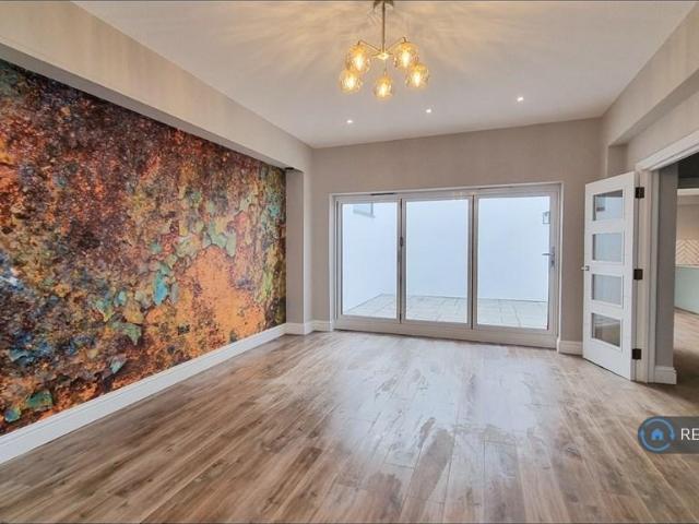 4 bedroom terraced house to rent