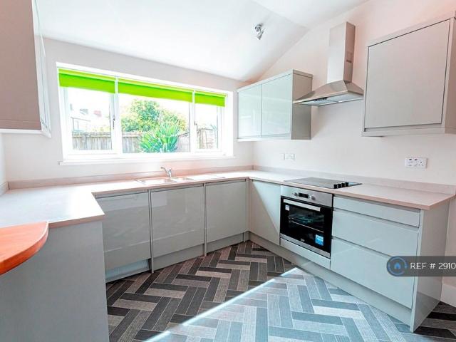 4 bedroom terraced house to rent