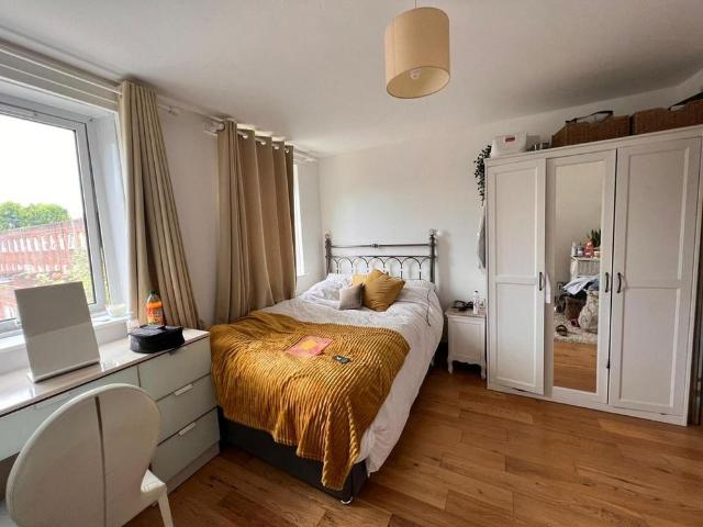 4 bedroom terraced house to rent