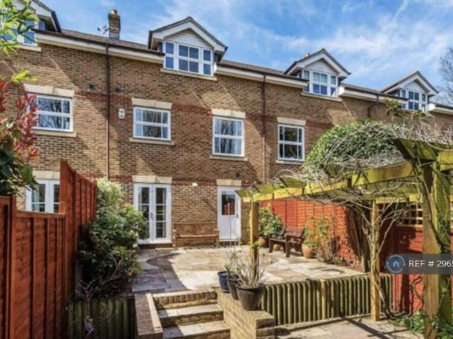 4 bedroom terraced house to rent