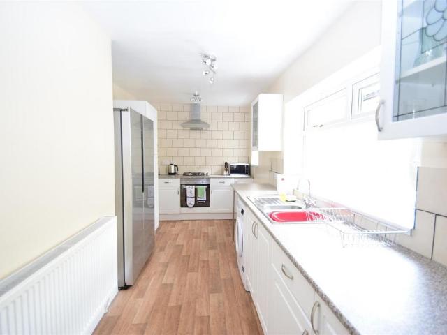 4 bedroom terraced house to rent