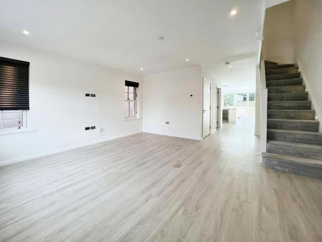 4 bedroom terraced house to rent