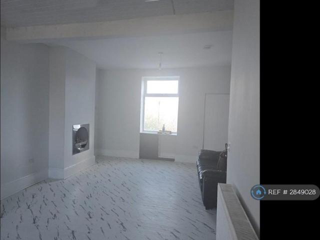 4 bedroom terraced house to rent