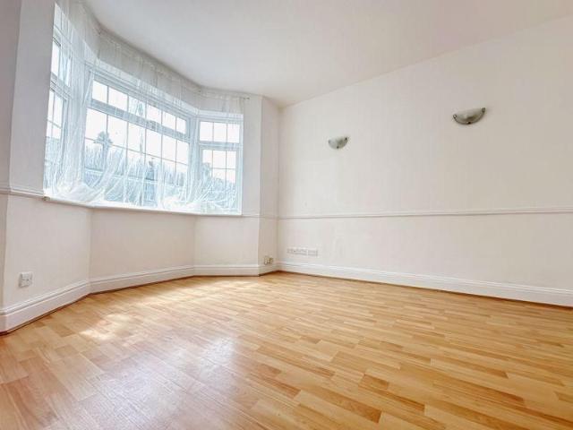 4 bedroom terraced house to rent