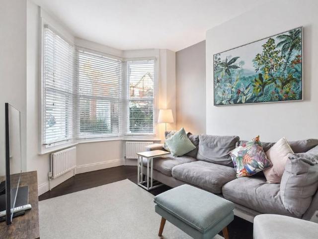 4 bedroom terraced house to rent