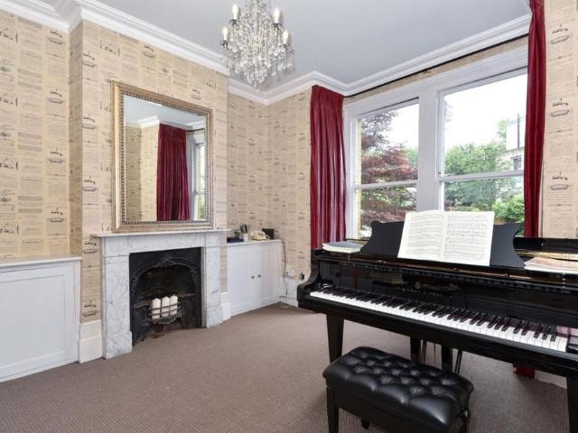 4 bedroom terraced house to rent