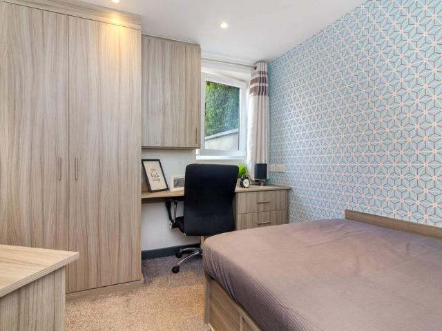 4 bedroom terraced house to rent