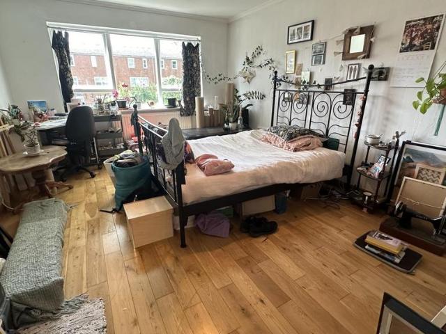 4 bedroom terraced house to rent