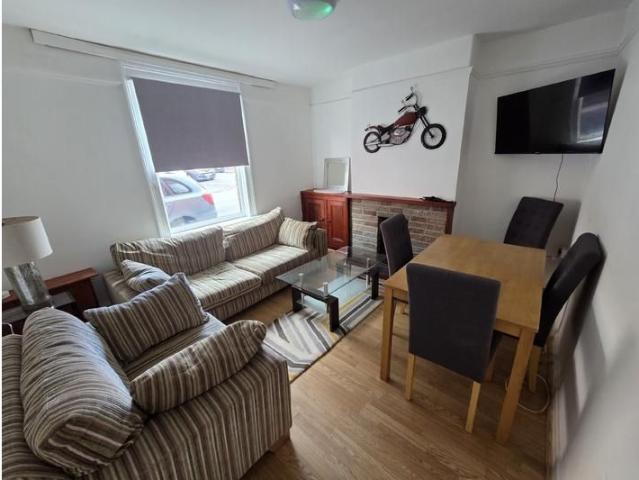 4 bedroom terraced house to rent