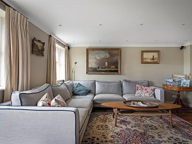 4 bedroom terraced house to rent