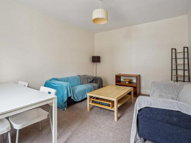 4 bedroom terraced house to rent