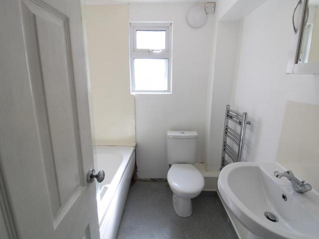 4 bedroom terraced house to rent