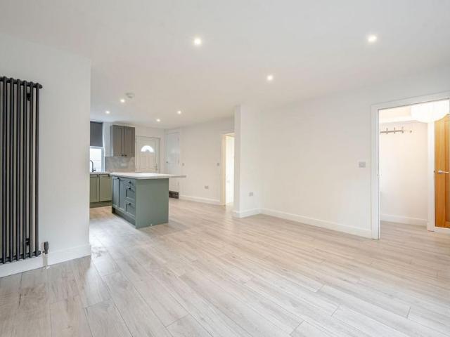 4 bedroom terraced house to rent