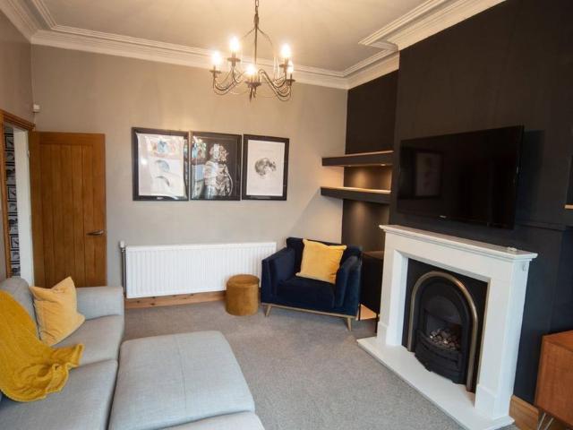 4 bedroom terraced house to rent
