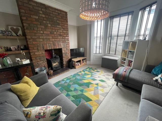 4 bedroom terraced house to rent