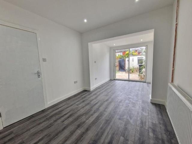 4 bedroom terraced house to rent