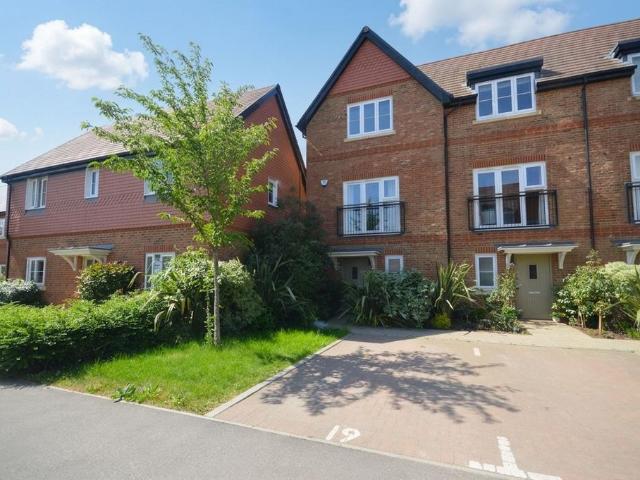 4 bedroom terraced house to rent
