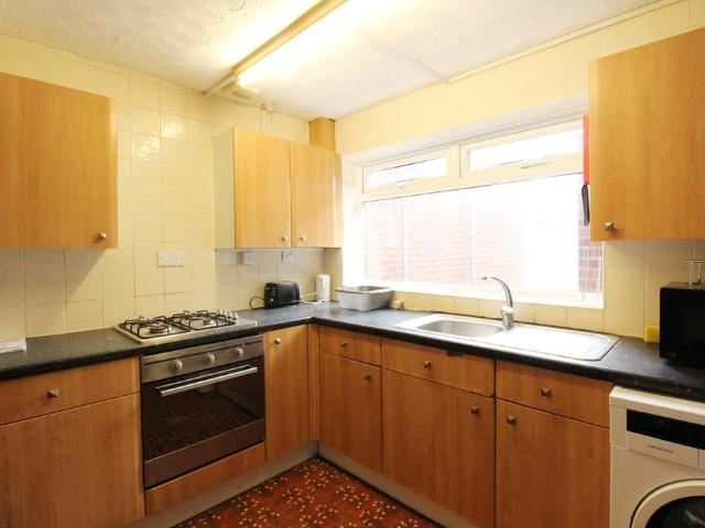 4 bedroom terraced house to rent