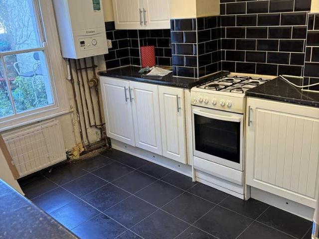 4 bedroom terraced house to rent