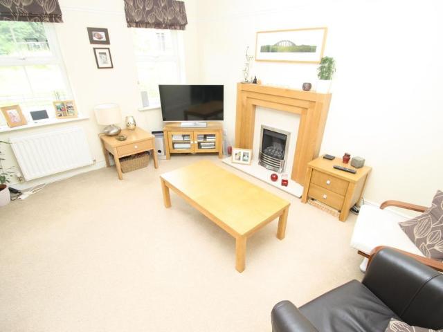 4 bedroom terraced house to rent