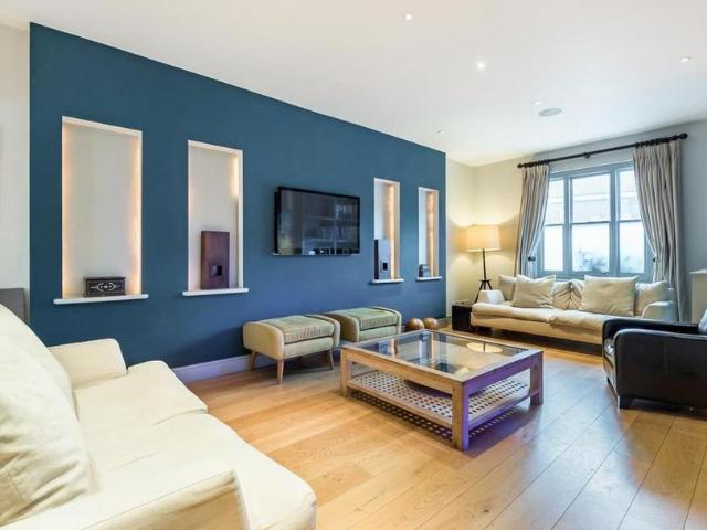 4 bedroom terraced house to rent