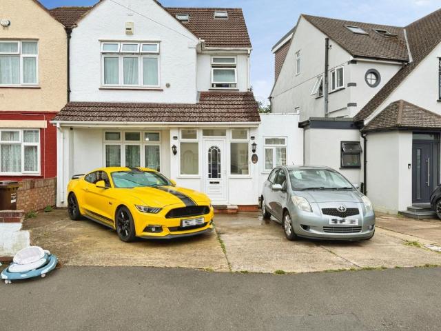 4 bedroom terraced house to rent