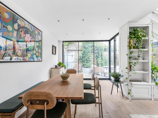 4 bedroom terraced house to rent