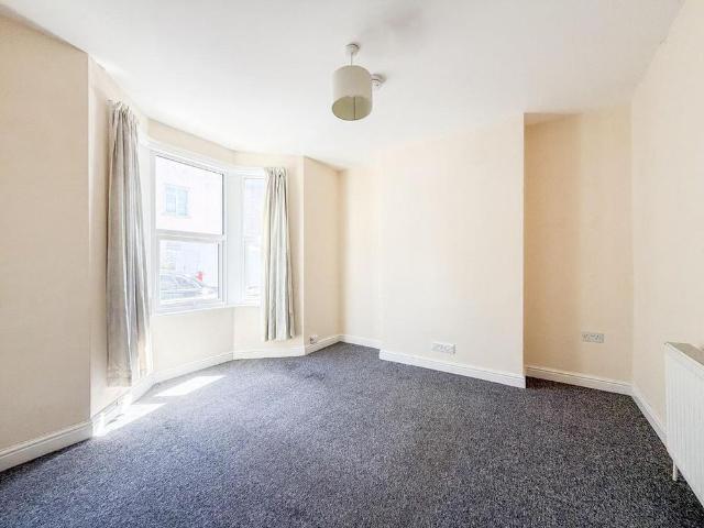 4 bedroom terraced house to rent