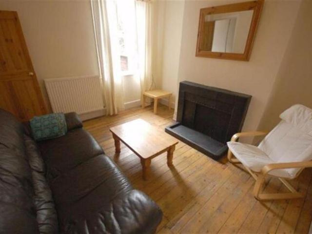 4 bedroom terraced house to rent