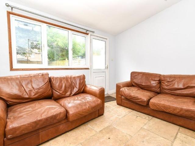 4 bedroom terraced house to rent