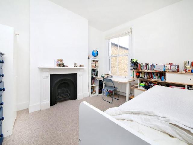 4 bedroom terraced house to rent
