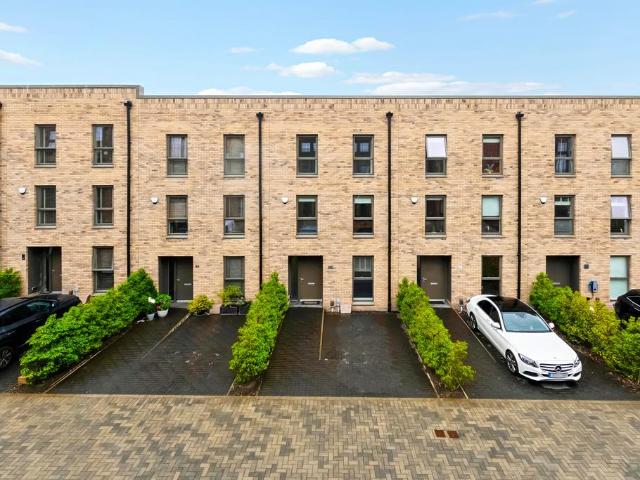 4 bedroom terraced house to rent