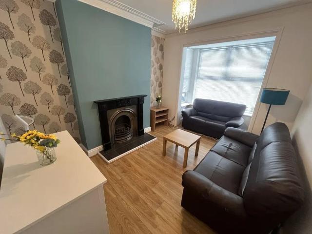 4 bedroom terraced house to rent