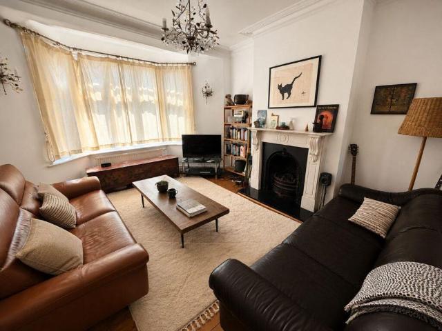 4 bedroom terraced house to rent