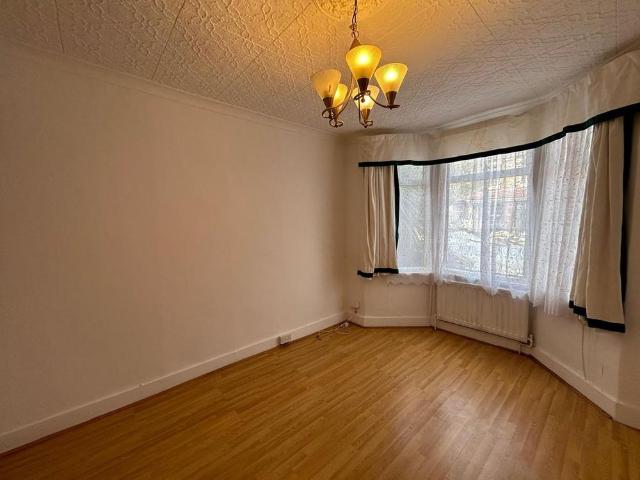 4 bedroom terraced house to rent