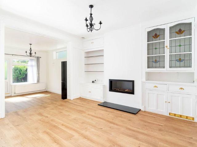 4 bedroom terraced house to rent
