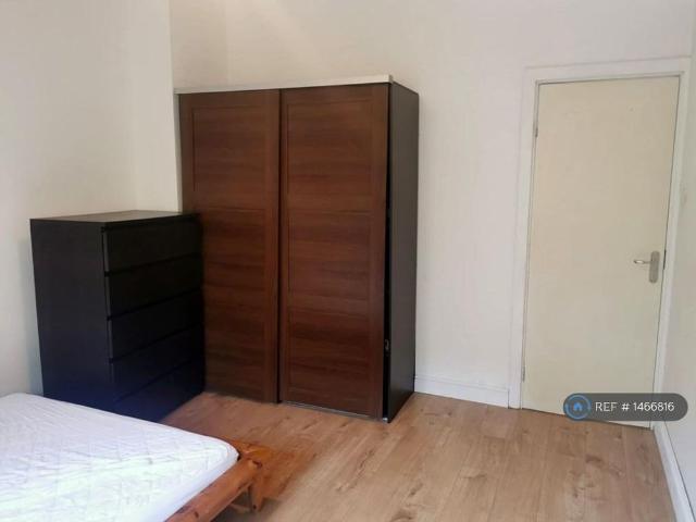 4 bedroom terraced house to rent