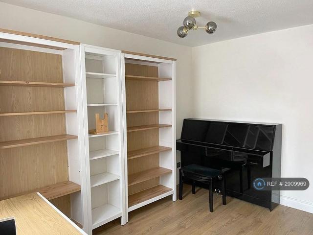 4 bedroom terraced house to rent