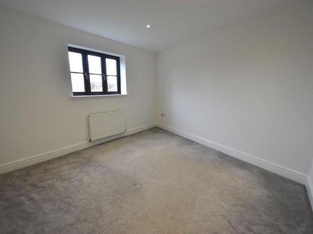 4 bedroom terraced house to rent