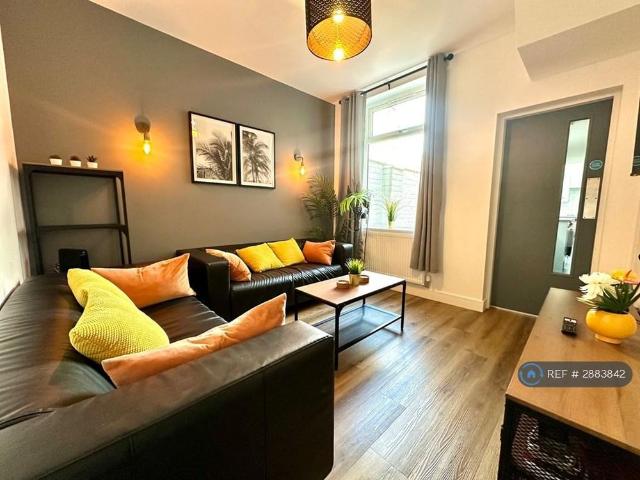 4 bedroom terraced house to rent