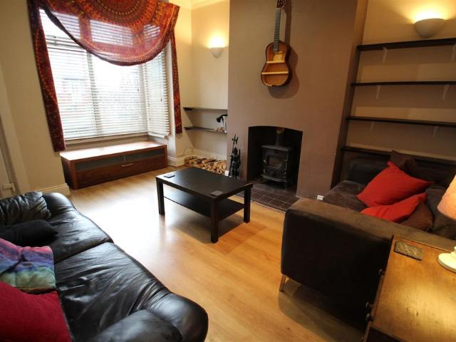4 bedroom terraced house to rent
