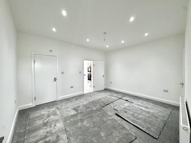 4 bedroom terraced house to rent