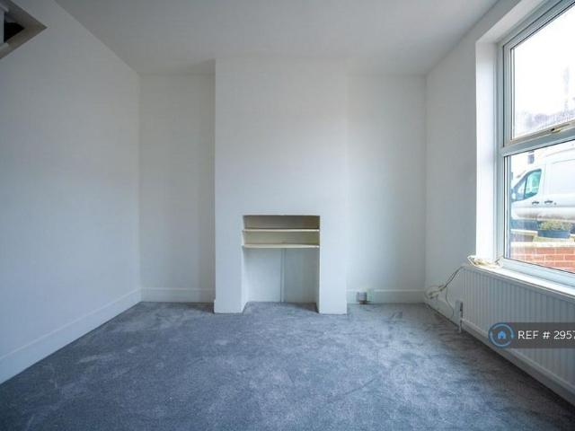 4 bedroom terraced house to rent